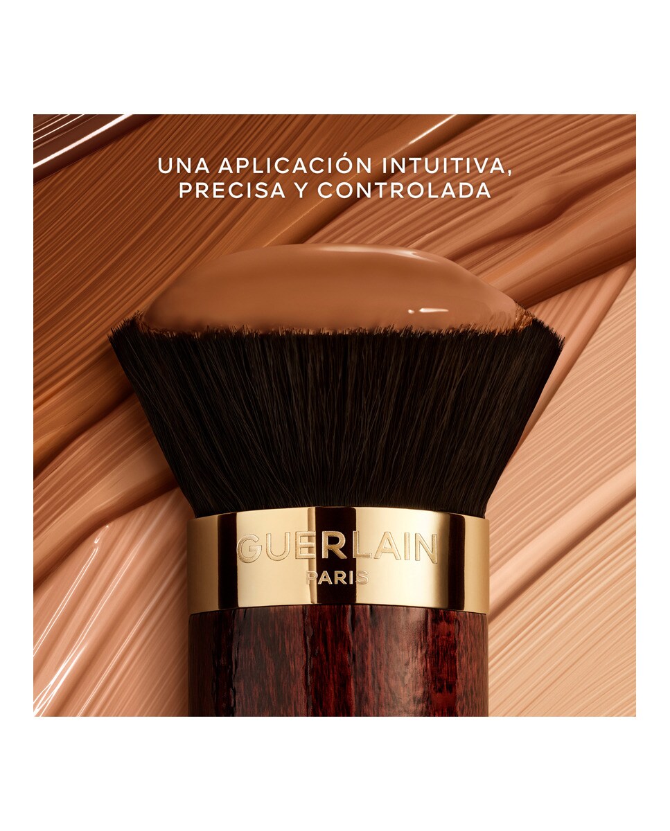 Brocha Kabuki para el fondo de maquillaje fluido Guerlain · Guerlain ...
