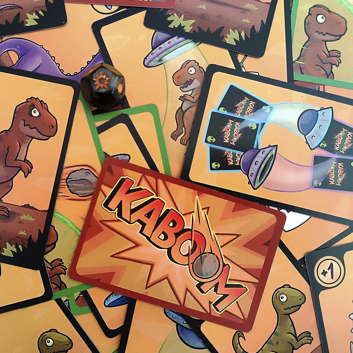 Juego de cartas Kaboom Universe (2ed) 2 TOMATOES · 2 Tomatoes Games ...