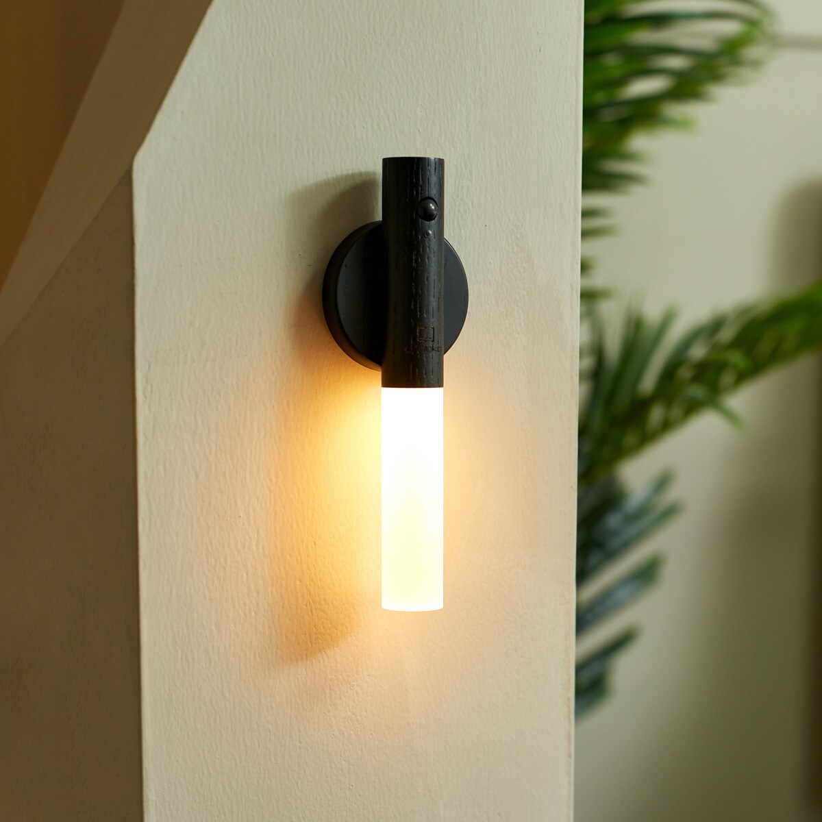 Luz aplique en madera negra Gingko Desing · Gingko · El Corte Inglés