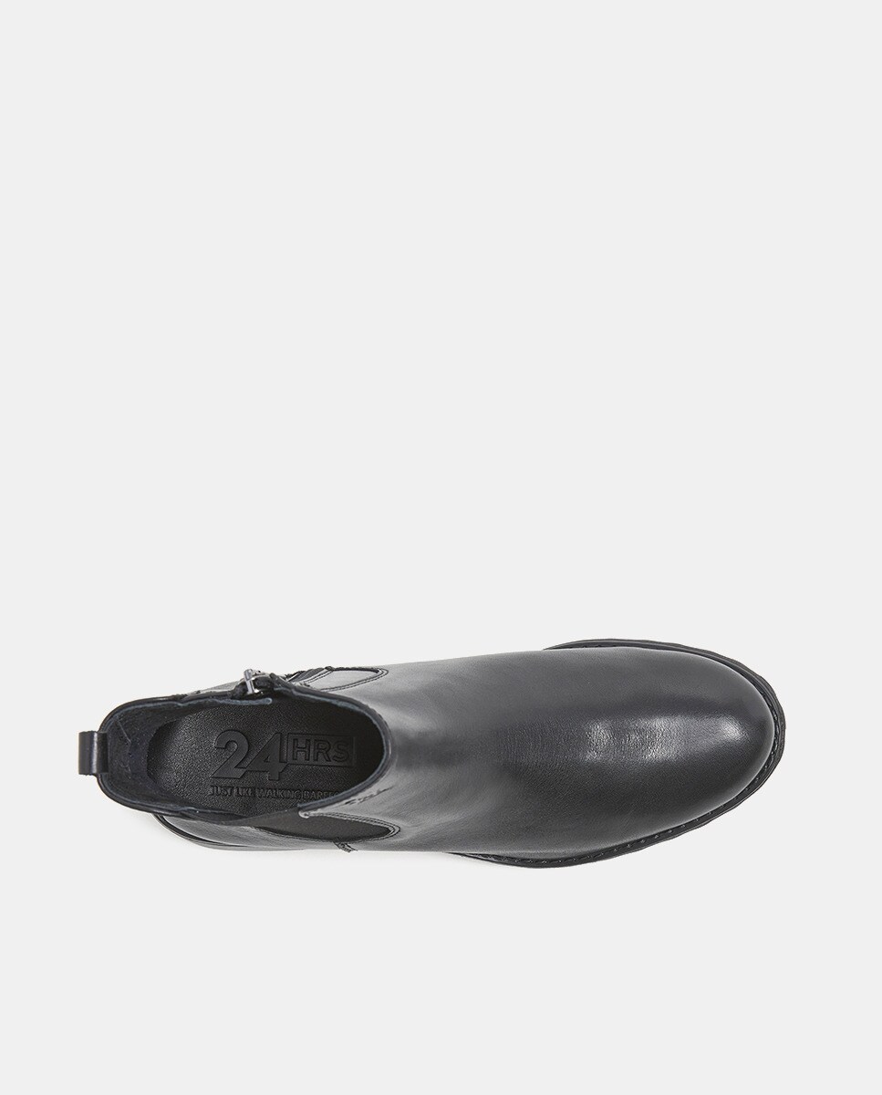 Botines tipo Chelsea en piel negra con suela track · 24HRS · El Corte ...