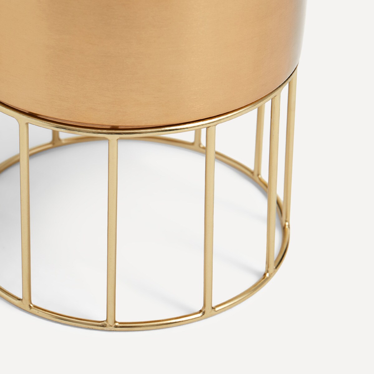 Maceta de metal con soporte Pireo El Corte Inglés · El Corte Inglés · El Corte Inglés