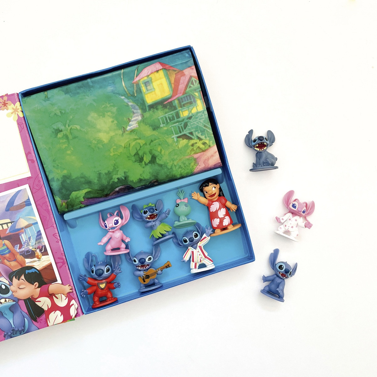 Lilo & Stitch. Libroaventuras: Incluye un cuento, figuritas y un tapete · DISNEY (PLANETA) · El ...