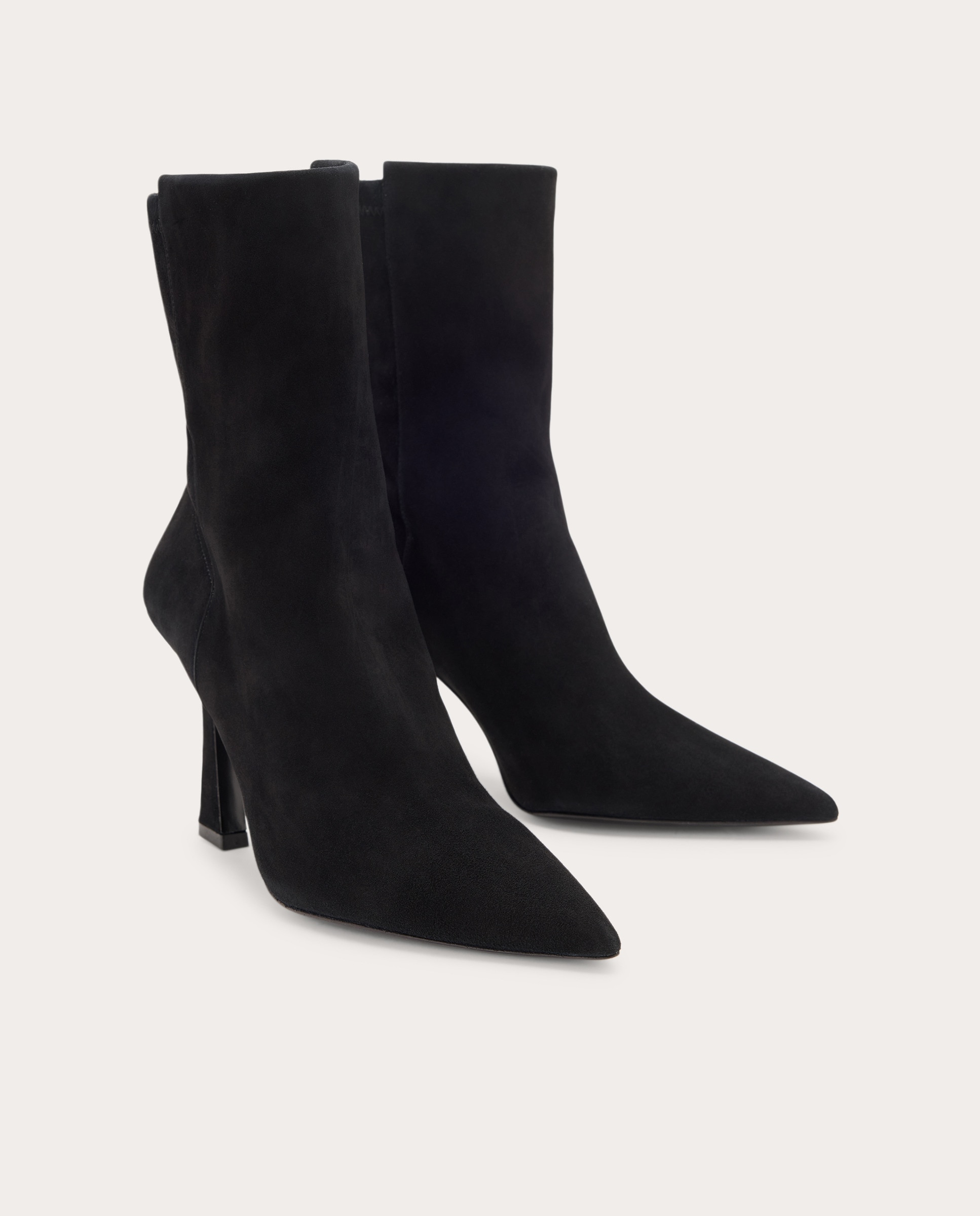Botines Vinnie de ante · Stuart Weitzman · El Corte Inglés