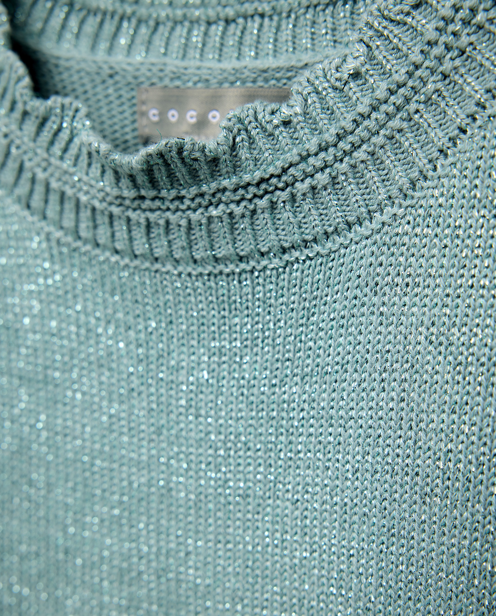Chaleco cerrado con cuello y lateral con fextón lurex de niña · Coconut ...