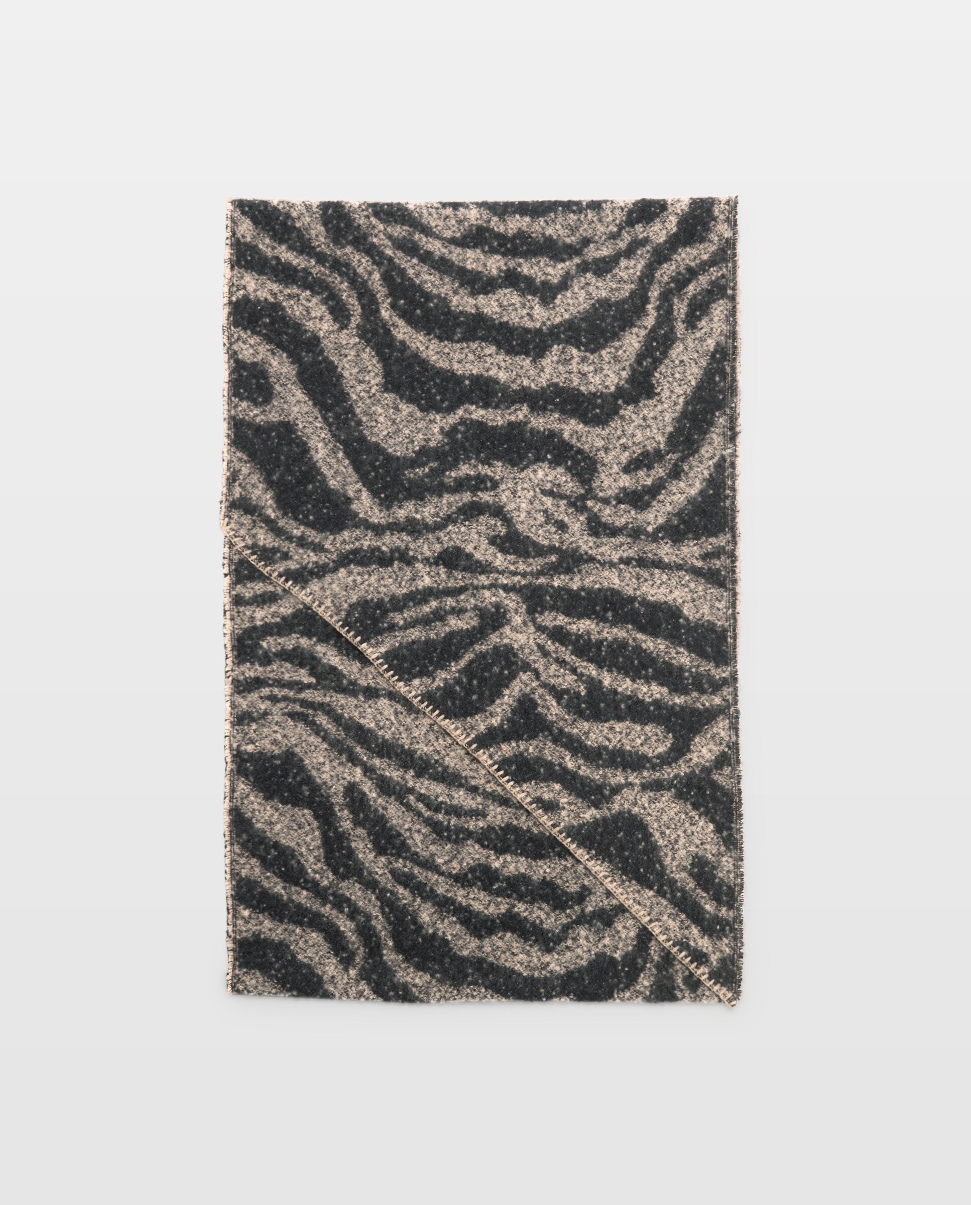 Bufanda larga animal print · Pieces · El Corte Inglés