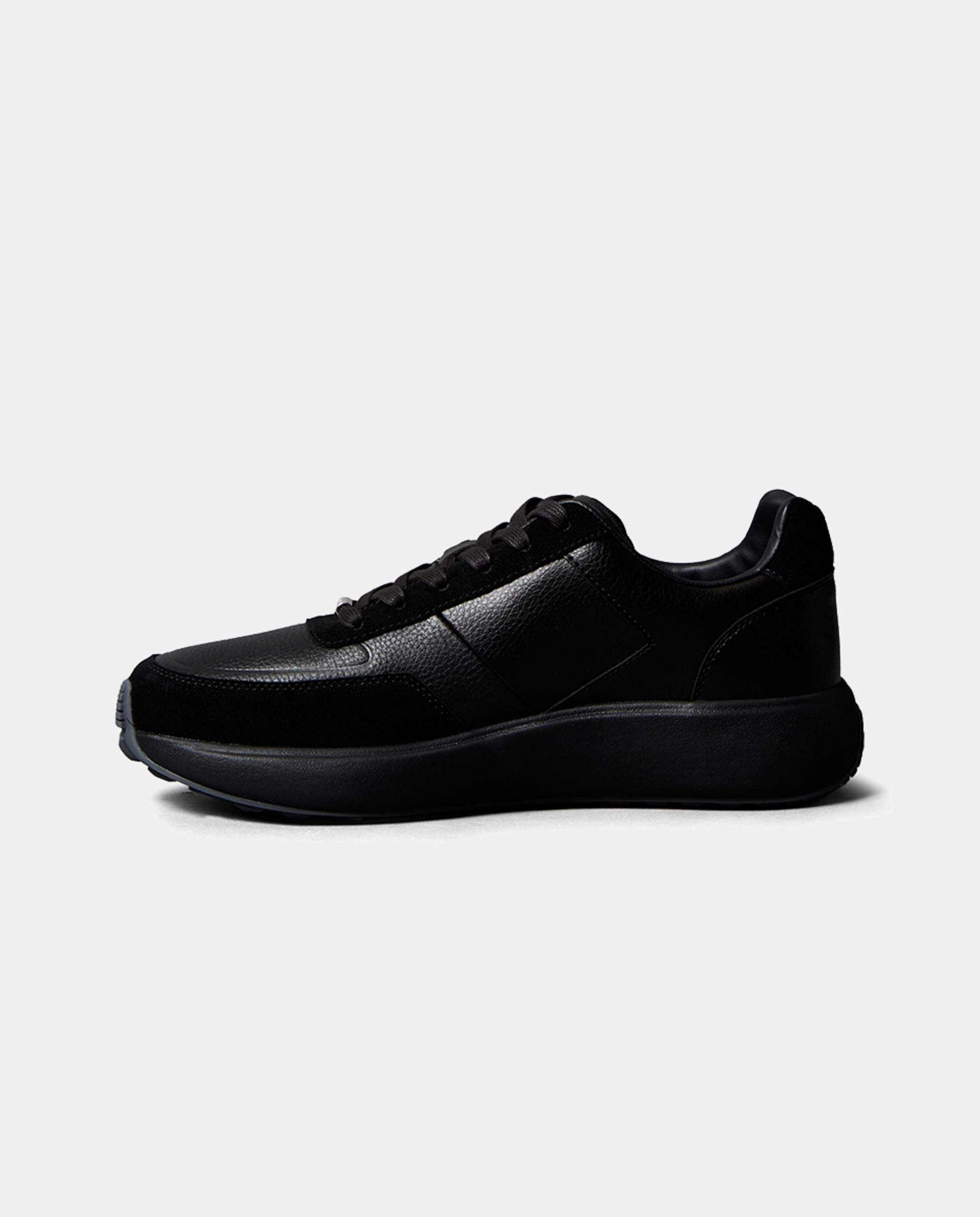 Zapatilla deportiva monocolor Negro · El Corte Inglés