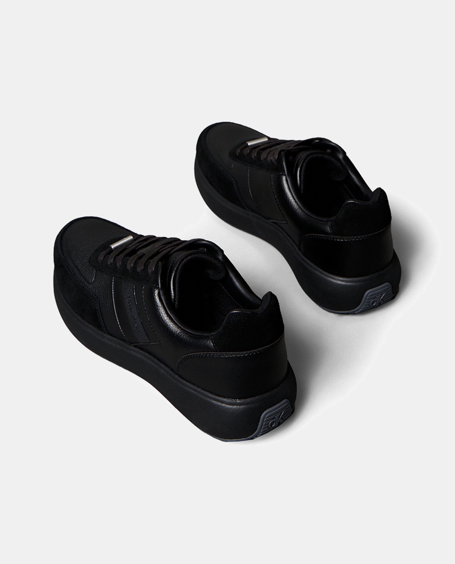 Zapatilla deportiva monocolor Negro · El Corte Inglés